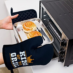 King of The Grill,Oven Mitts and Pot Holders Sets of 2，Funny Oven Mitt，Silicone Non-Slip Oven Mitts,BBQ Lover Gift,Cute Housewarming Gift,Perfect for Kitchen,Cooking,Baking,Grilling