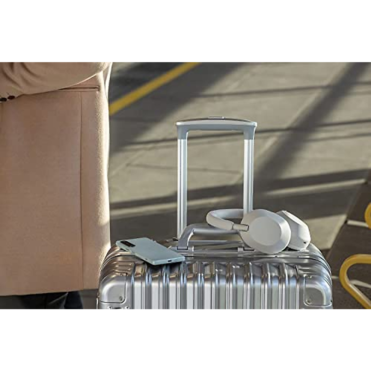 Sony WH-1000XM5S Noise Canceling Wireless Headphones - 30hr Battery Life - Over-Ear Style - Optimized for Alexa and Google Assistant - Built-in mic for Calls - Silver/Gold