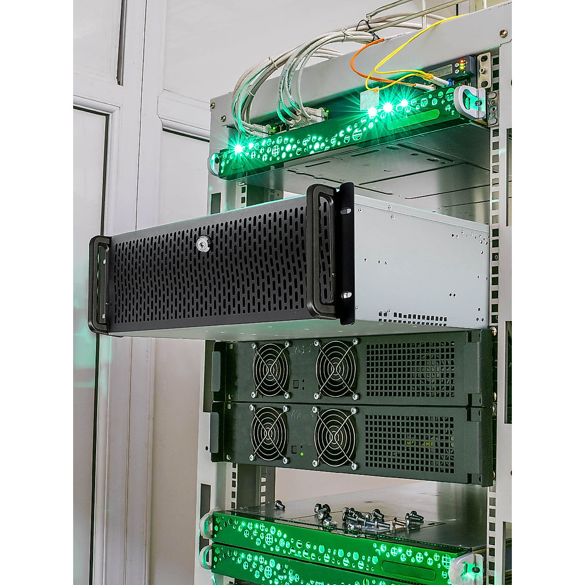 Rosewill 4U Server Chassis Rackmount Case | 12 Hot Swap 3.5", 2.5" SATA I, SATA II, SATA III SAS | E-ATX Compatible | 3 Front 120mm Fans, 2 Rear 80mm Fans | 2X USB 3.0| Front Panel Lock - RSV-L4412U