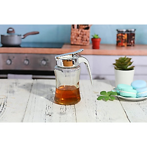 J&M DESIGN Glass Syrup Dispenser Bottle for Maple Syrup, Honey Pot or Sugar Jar W/Handle Shaker For Pancakes, Coffee, Cereal Bowl, Tea Pour Spout Lid Easy Spoon Measure 7.5oz Container Holder
