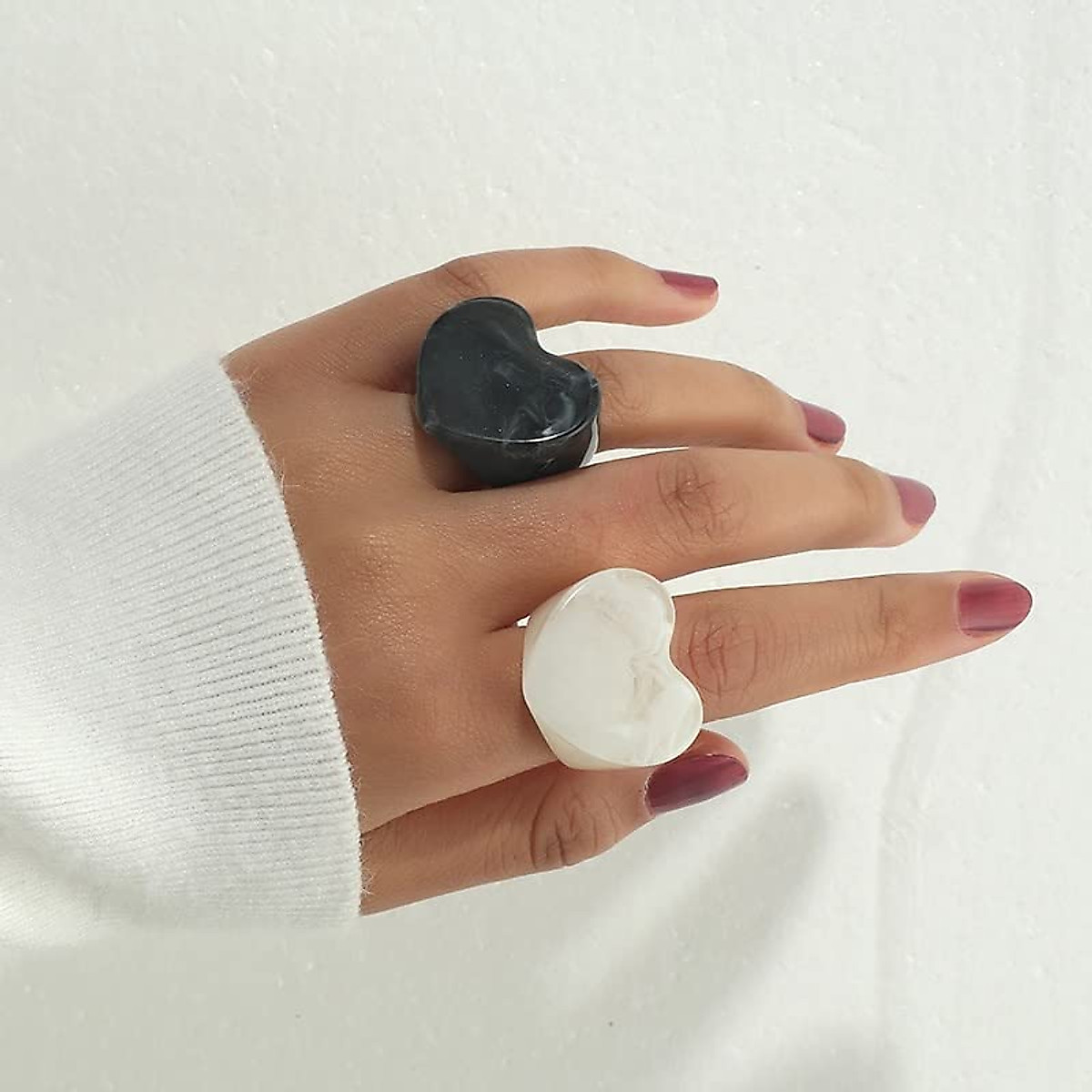 2pcs Acrylic Heart Shaped Chunky Rings Set Resin White Heart Band Rings for Women