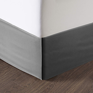 Madison Park Odette Cozy Comforter Set Jacquard Damask Medallion Design - Modern All Season, Down Alternative Bedding, Shams, Decorative Pillows, King(104 in x 92 in), Silver 8 Piece