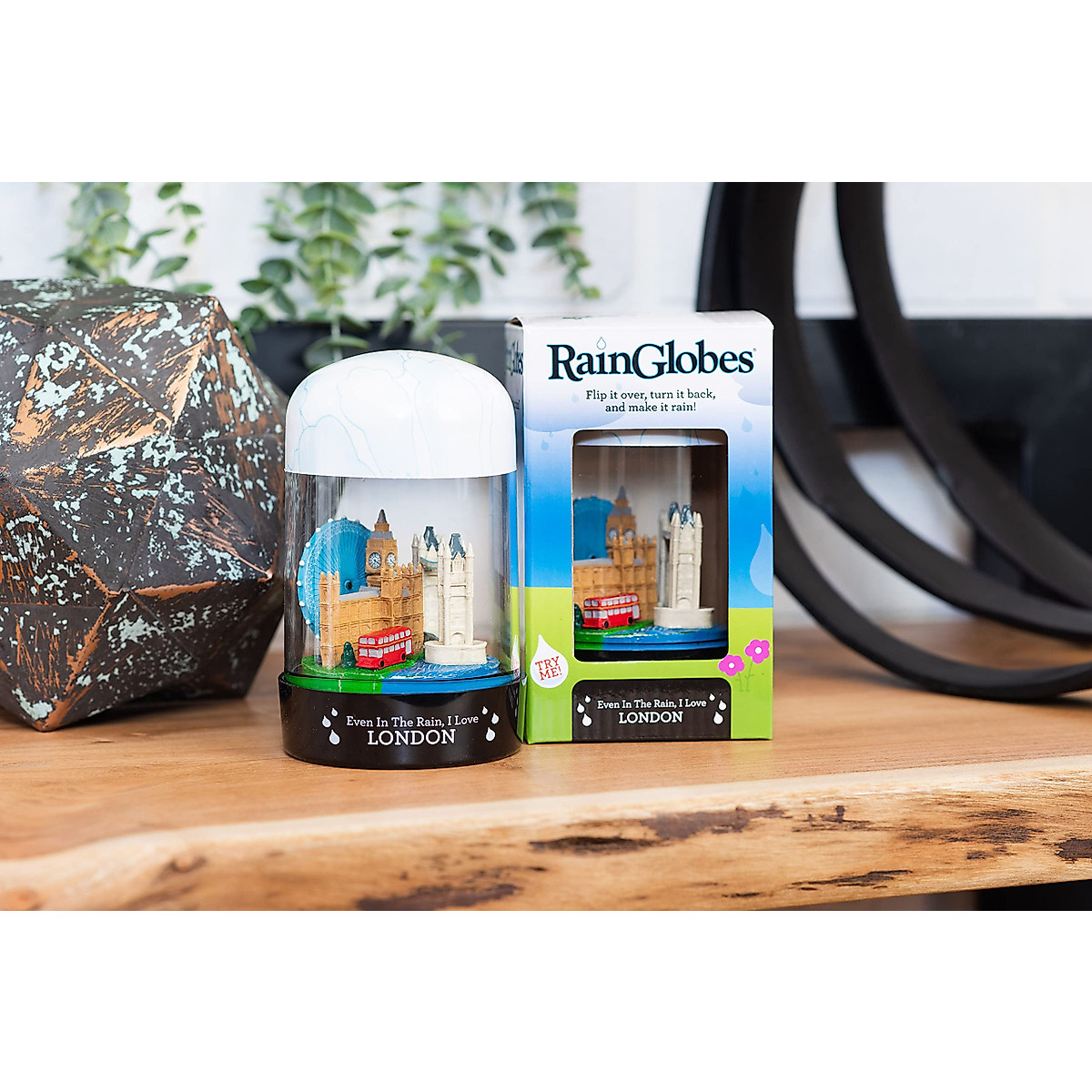 London RainGlobe: Even in The Rain, I Love London - The Globe That Rains!