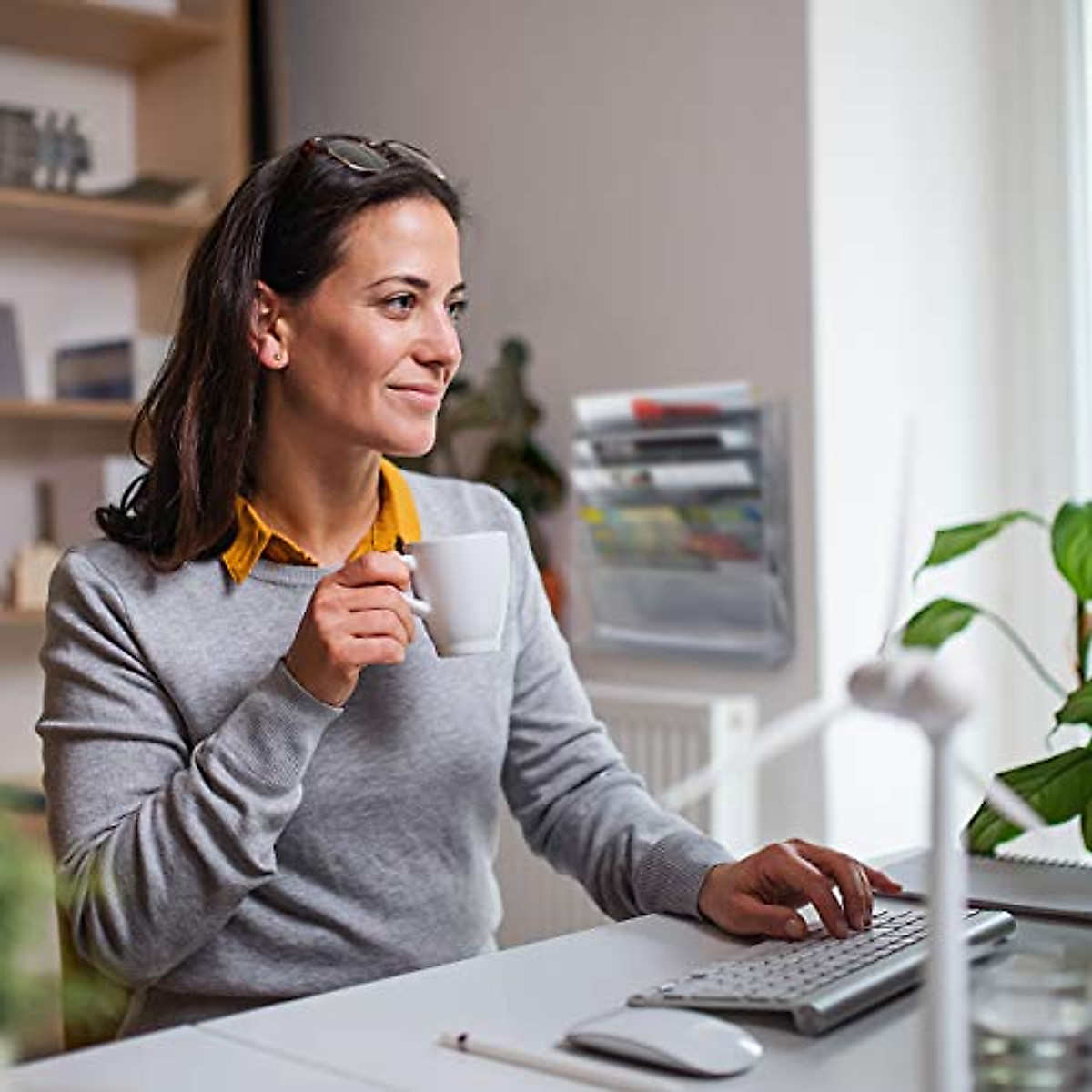 Relaxdays Wall Mount Magazine Rack, 10.5 x 32.5 x 40.5 cm, Black