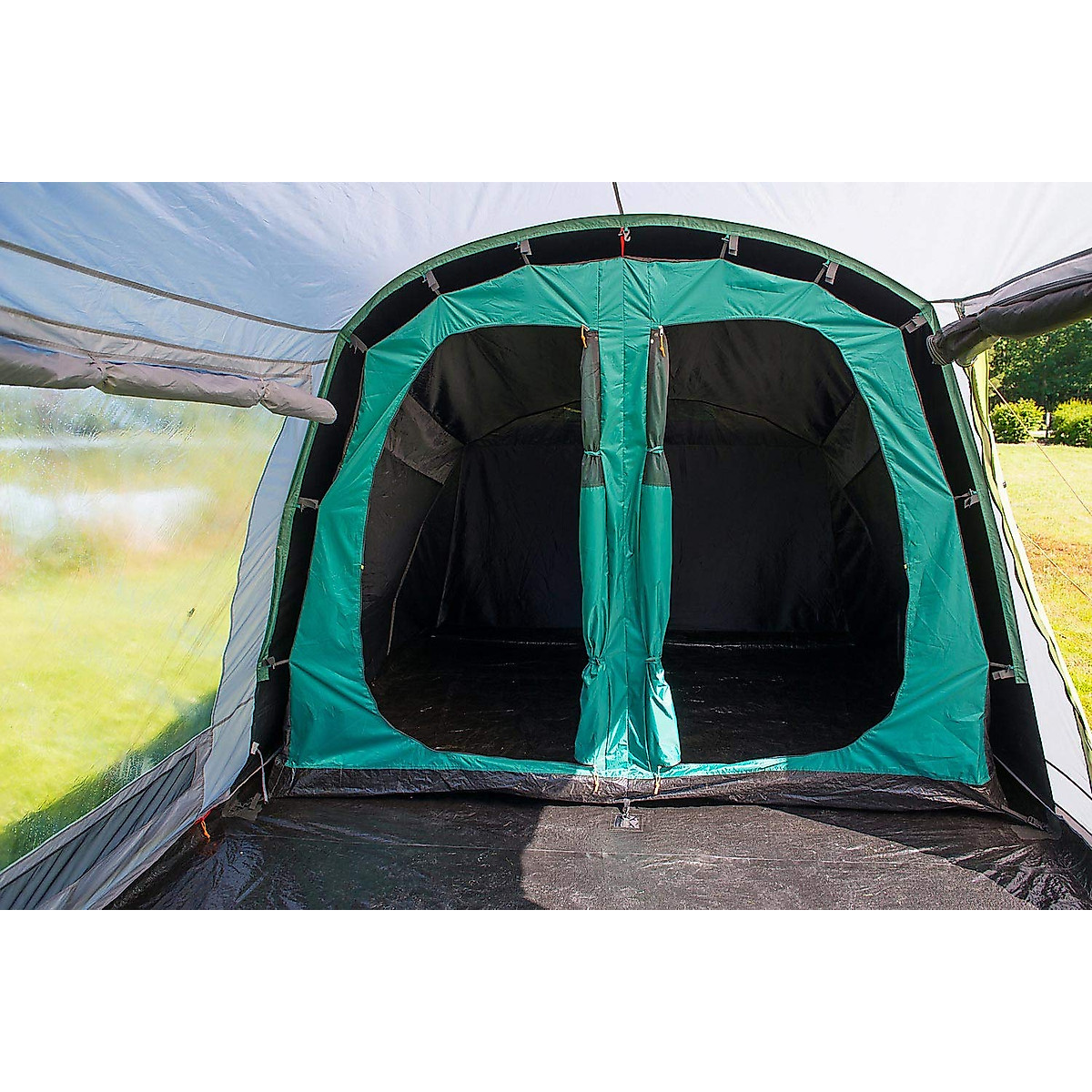 Coleman Tent Oak Canyon 4, 4 Person Family Tent with Blackout Bedroom Technology, 4 Man Camping Tent with 2 Extra Dark Sleeping Cabins, 100 Percent Waterproof, Easy to Pitch