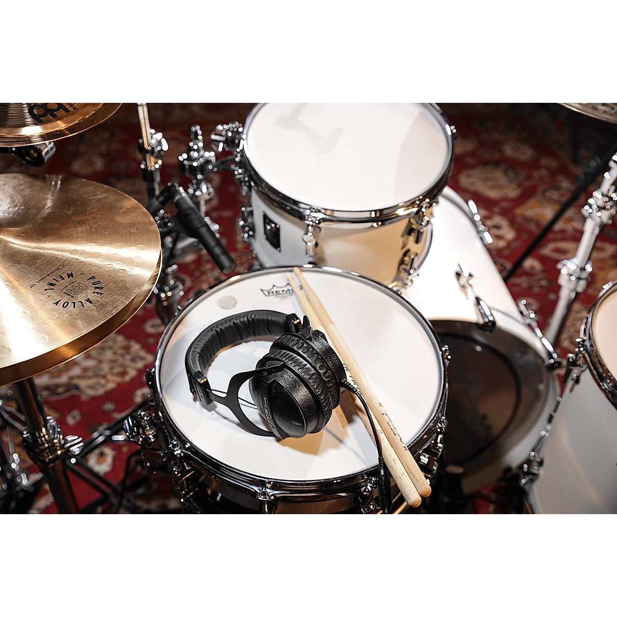 beyerdynamic DT 770 M 80 Ohm Over-Ear-Monitor Headphones in black, closed design, wired, volume control for drummers and sound engineers FOH