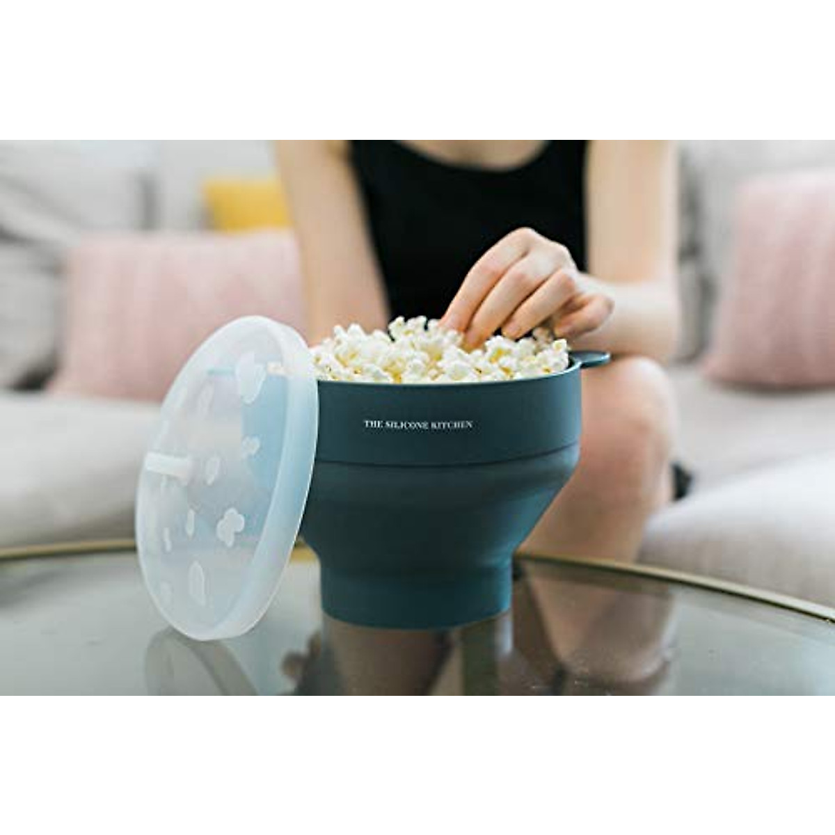 The Silicone Kitchen Silicone Microwave Popcorn Maker - Collapsible Bowl, Non-Toxic, Dishwasher Safe (Dark Blue)