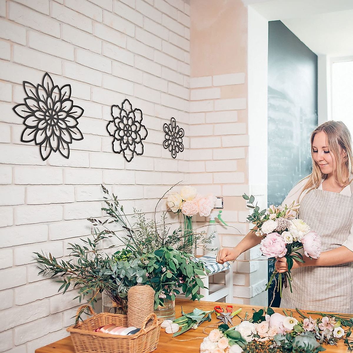 Moxweyeni 3 Pieces Metal Flowers Wall Decoration, Metal Rustic Wall Art Decoration Farmhouse Wall Decorations Multiple Floral Hanging Decoration for Bathroom Home Office(Black, Modern Style)