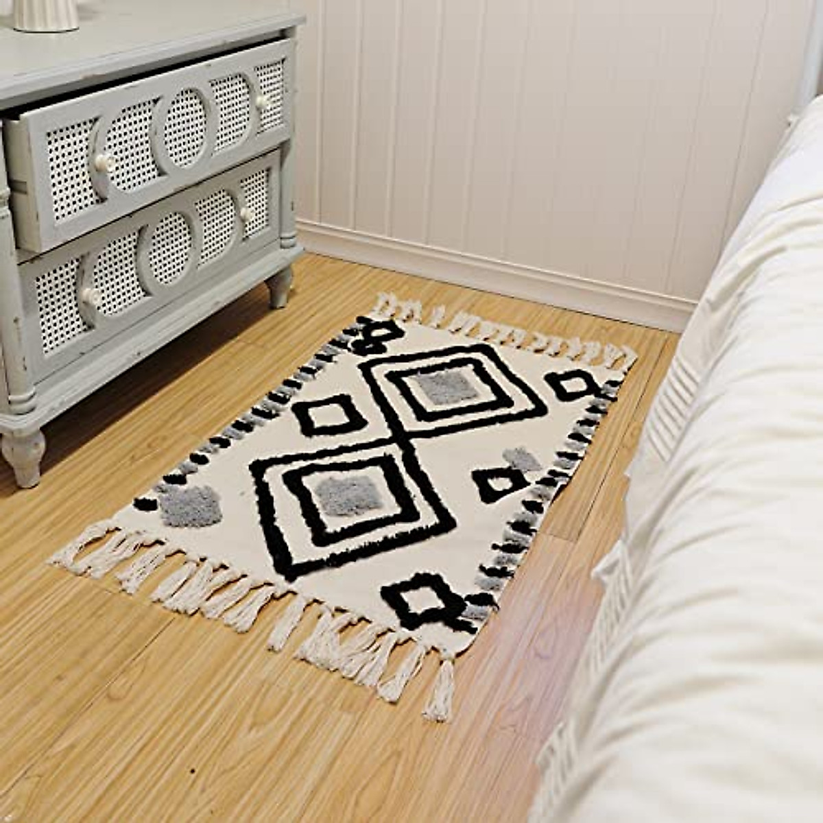 Snugtown Geometric Boho Tufted Area Rug, Diamond Pattern Farmhouse Floor Mat with Tassel for Kitchen Laundry Doorway Bedroom, Black Ivory, 2' x 3'