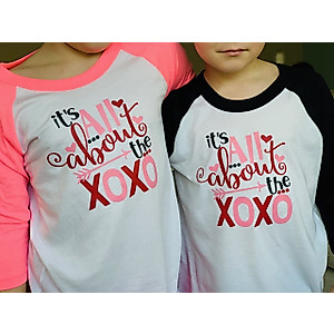 Bump and Beyond Designs Valentine's It's All About The XOXO Valentine's Day Shirt (Red 6-8)