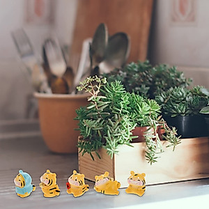 5pcs Resin Tiger Figurine Miniature Tiger Cake Toppers Artificial Micro Succulent Bonsai Animal Figure Landscape Ornaments for Desktop