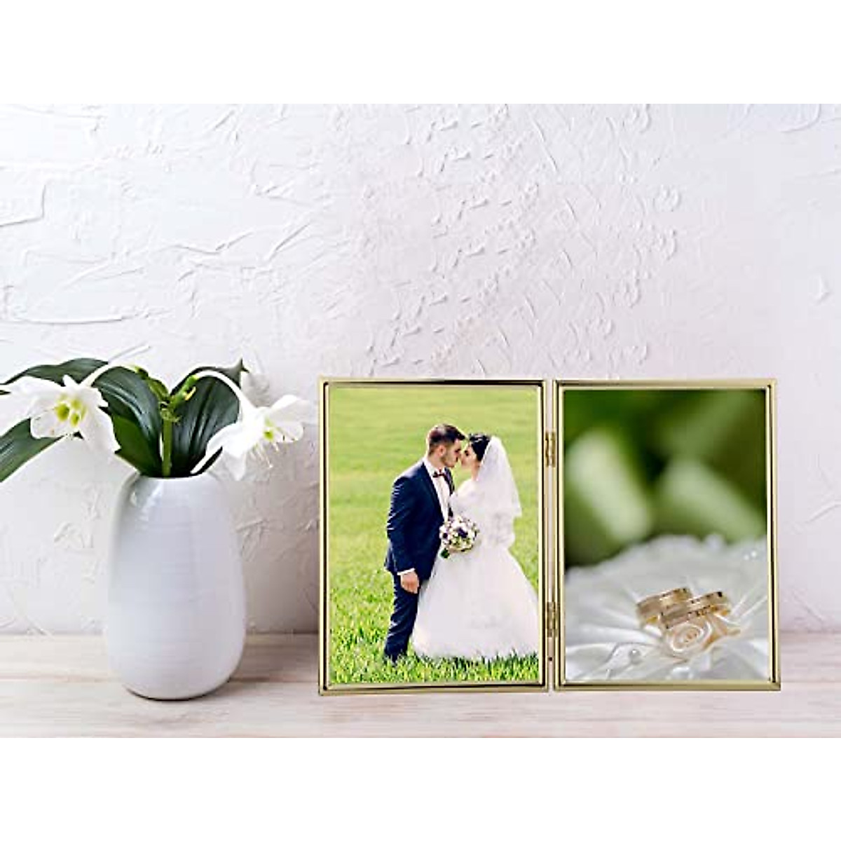 YiPinYin 4x6''Hinged Double Simply Gold Metal Picture Frame, Elegant Narrow Plated Metal Photo Frames 4 x 6'' With Soft Touch Velvet Backing for Desktop