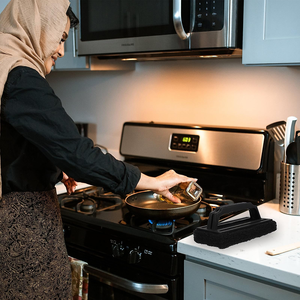 Luxshiny Flat Grill Scrubber 3pcs Grill Brush Scraper Heavy Duty Griddle Scrubber Scouring Pad Griddle Cleaning Brush for Charcoal Gas Grills Cast Iron Cookware Oven Grate Stovetop Bbq Cleaning