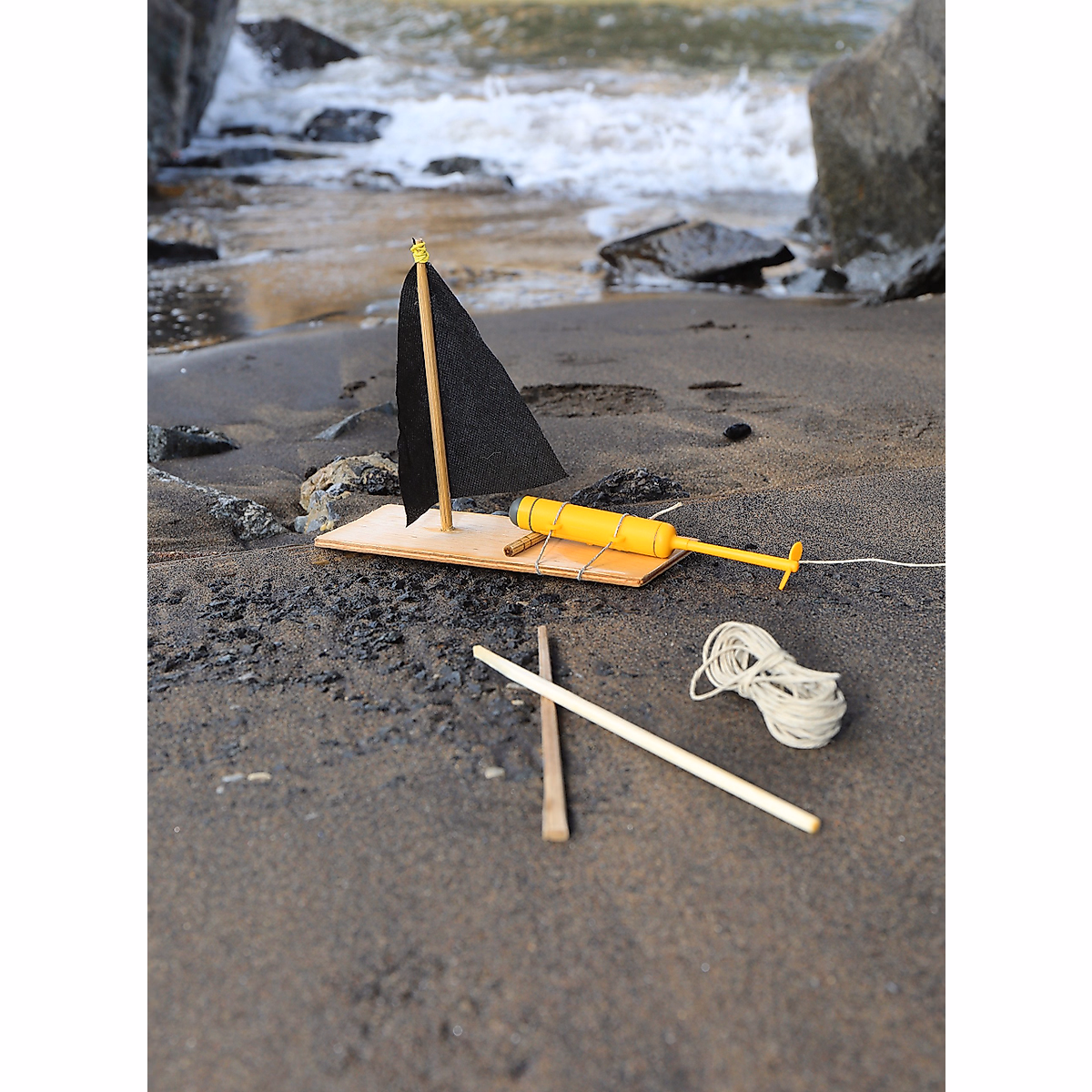 Kikkerland Make Your Own Motor Boat Huckleberry Motor