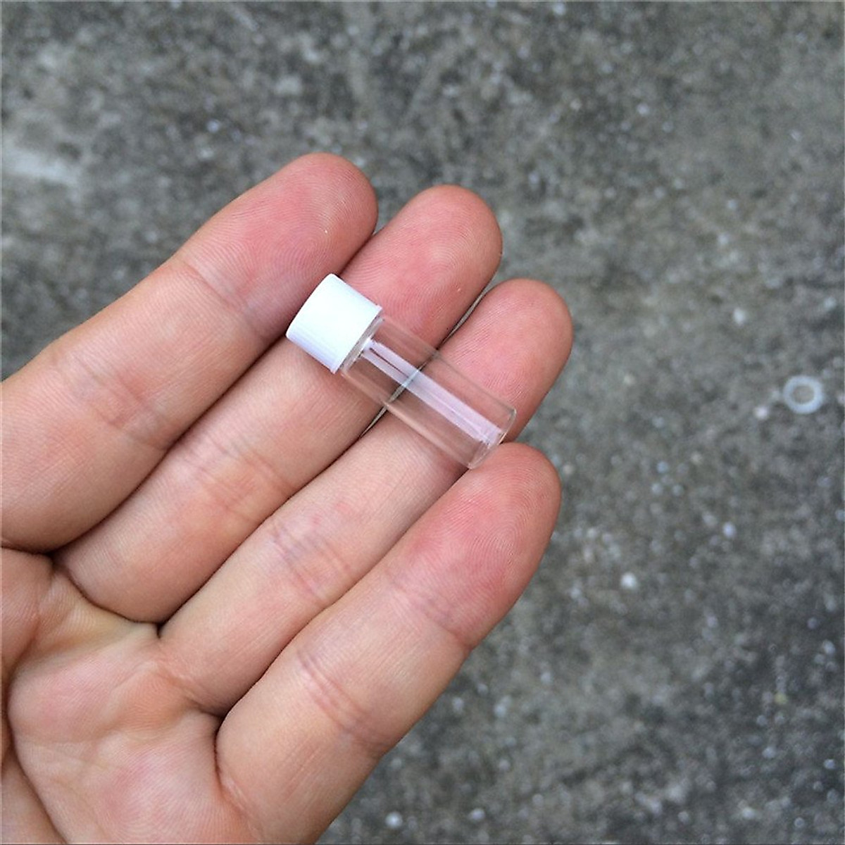 TAI DIAN 100pcs 1ml Mini Glass Bottles Vials White Plastic Cap Empty Tiny Transparent Glass Bottle Jars Screw Cap 10286mm Wholesale (10x28x5mm-plastic Cap)