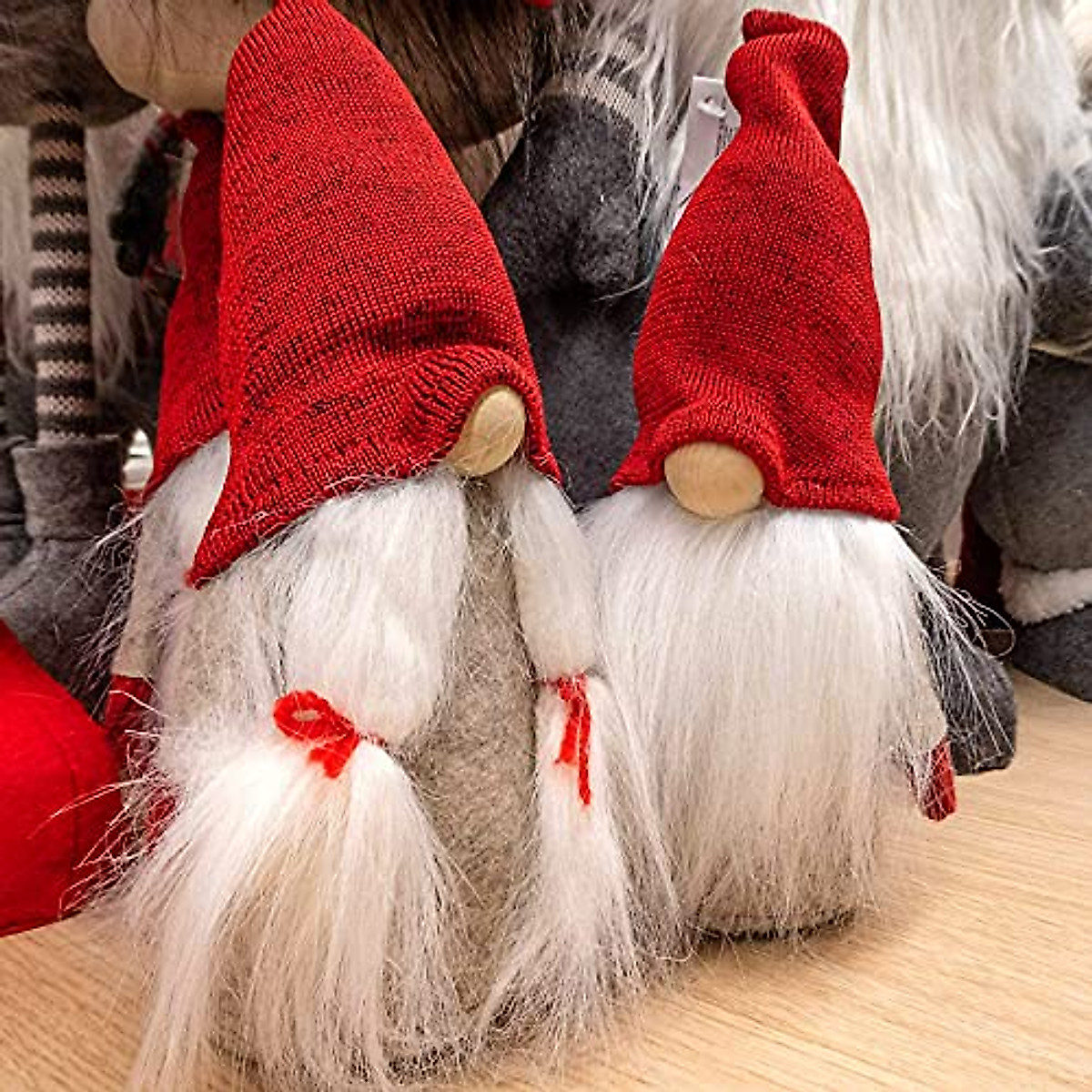 Tatuo 22 Pcs Faux Fur Fabric Squares and Wooden Balls Gnome Beards Crafting Set Include 2 Pcs Fur Fabric Patches 10 x 10 Inch 20 Pcs Wood Balls for Christmas Crafting Sewing Supplies(White)