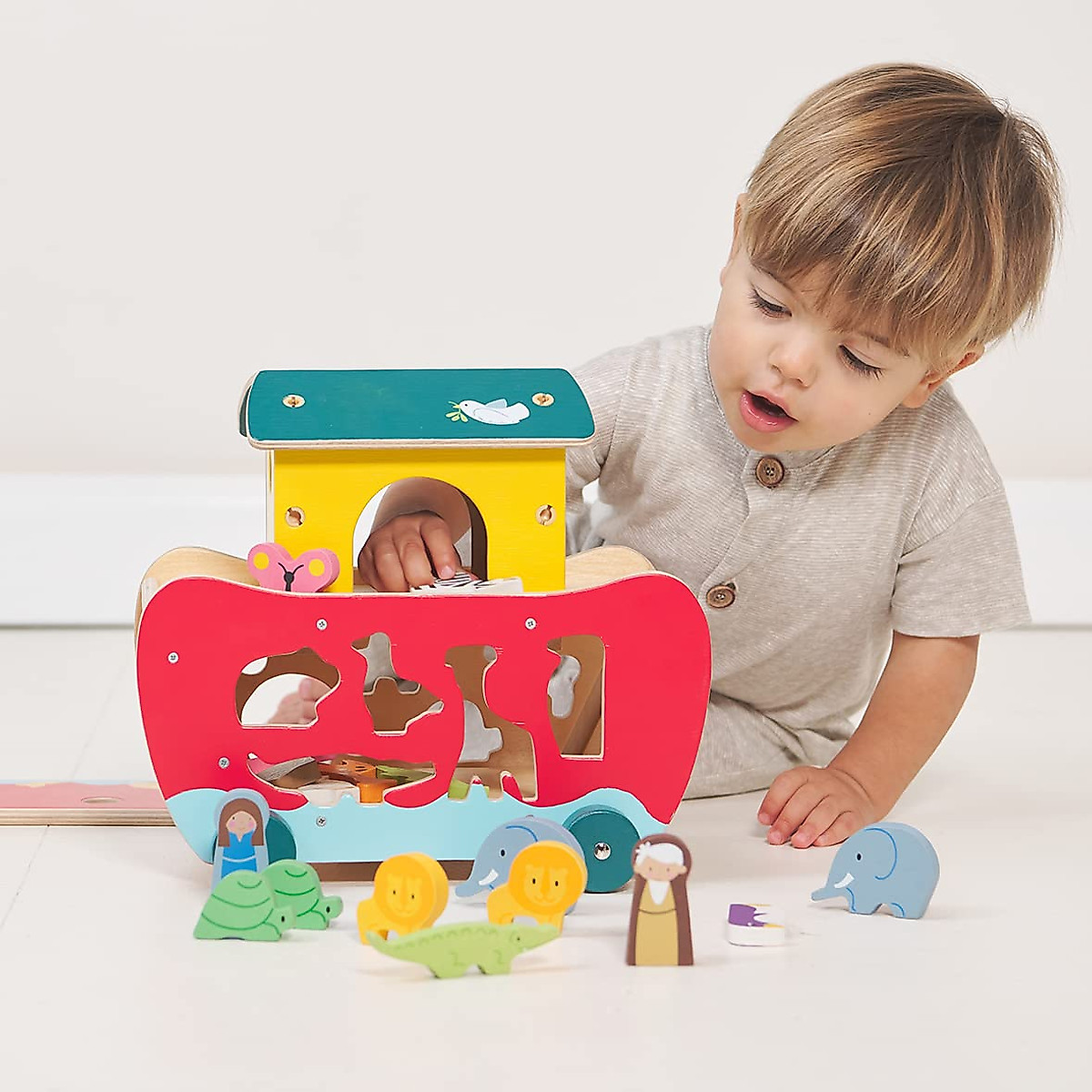 Tender Leaf Toys - Wooden Noah’s Ark Animal Shape Sorter Toy - Encourages Imaginative Play, Improves Recognition and Problem Solving Skills - 18M +