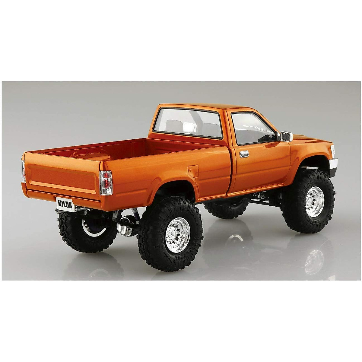 Aoshima Toyota RN80 Hilux Long Bed Liftup ’95 1:24 Scale Model Kit