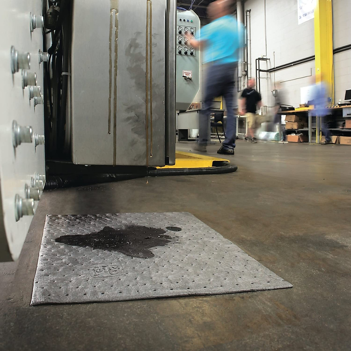 New Pig Premium Absorbent Mat Pads | 20 Oil Absorbent Pads | The Original PIG Mat | 15" x 20" Oil Pads | Each Pad Absorbs 28 oz | Total Absorbency is 4.4 Gallons | 20-Count | Heavyweight | PM50275