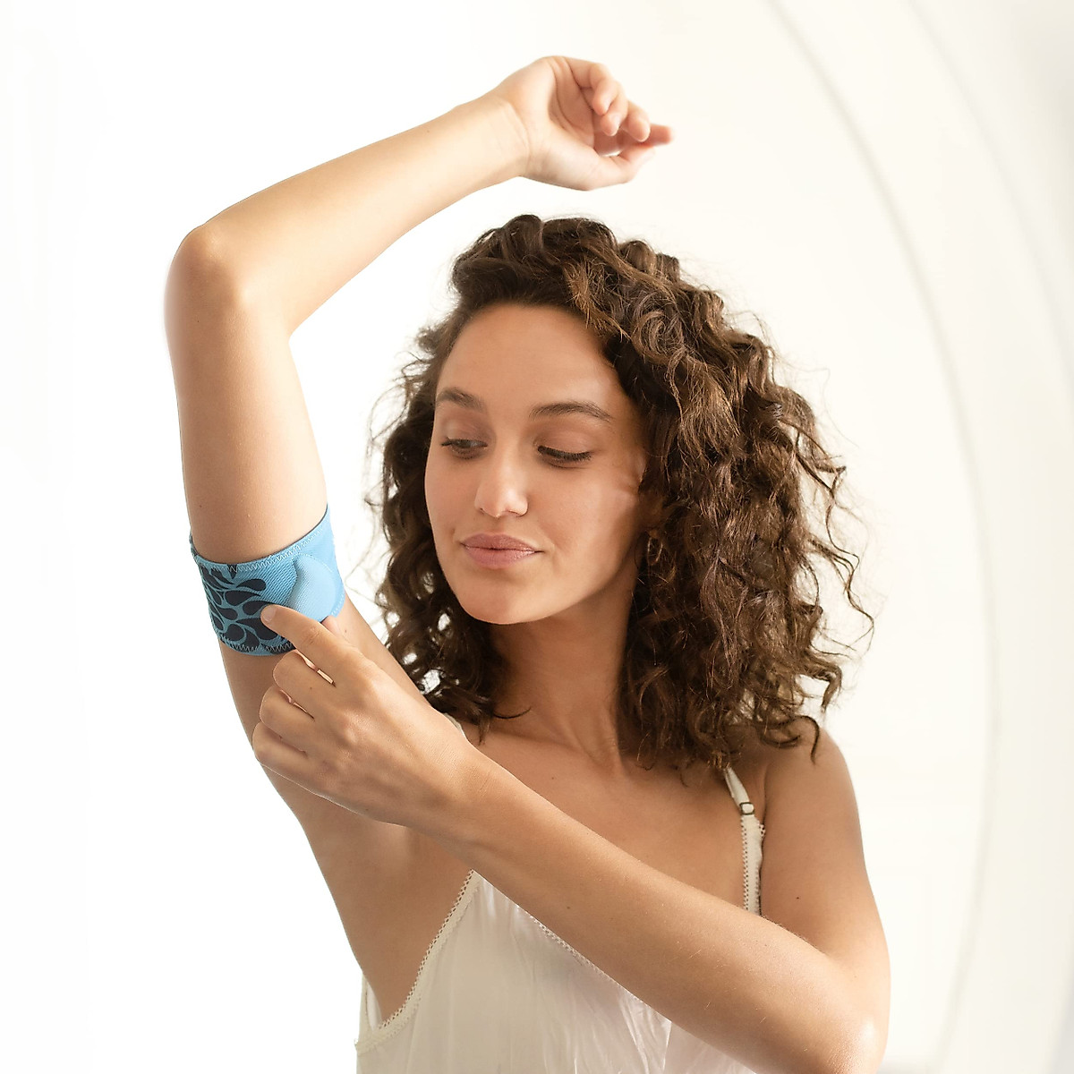 Tempdrop Fertility and Ovulation Digital Thermometer Tracker – Wearable Basal Body Temperature (BBT) Monitoring Sensor and Fertility Charting App Includes Comfortable Armband (S/M – 8.5-15.5 inch)