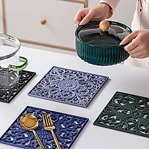 Smithcraft Silicone Trivets for Hot Dishes, Square Trivet Mat for Hot Pots and Pans, Hot Pads for Kitchen, Heat Resistant Mats for Counter & Table, Multi Function Silicone Pot Holders Set of 3 Green