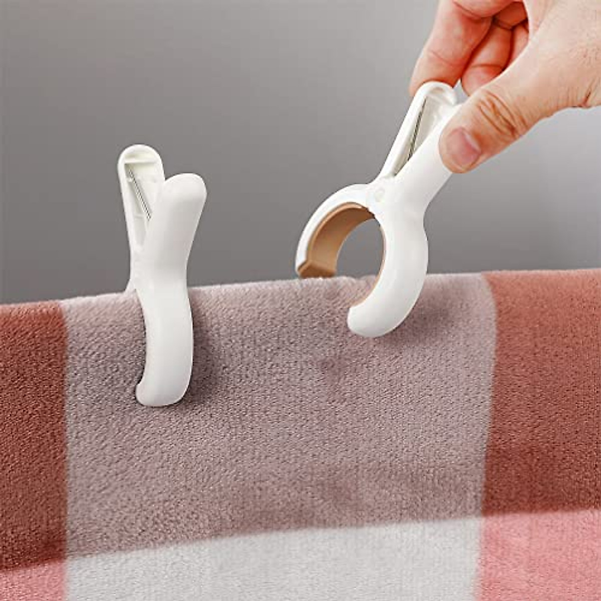 VICASKY Outdoor Towel Rack 12pcs Beach Towel Clips Quilt Drying Clothespins Windproof Clothes Clamps Plastic Laundry Clips Pipe Fixing Clamps for Clothes Quilt Pool Chairs Blue Chip Clip