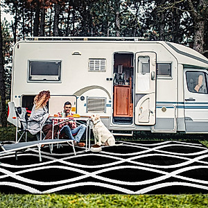 wikiwiki Outdoor Rug, 5x8 FTWaterproof Reversible Mat Indoor Outdoor Rugs Carpet, Small Area Rug Plastic Straw Rug for Patio Deck Balcony Pool RV Camping Beach Picnic, Black & White