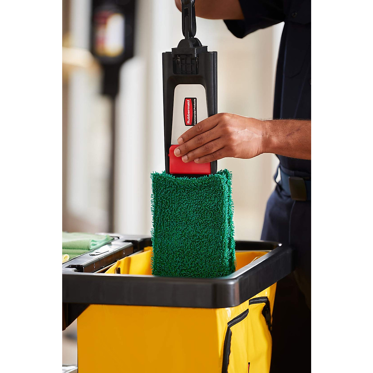 Rubbermaid Commercial Products 18 inch Adaptable Flat Mop Microfiber Pad, Green, for Janitorial/Professional Cleaners and Light-Duty Cleaning/Mopping with Tab/Pocket Functions