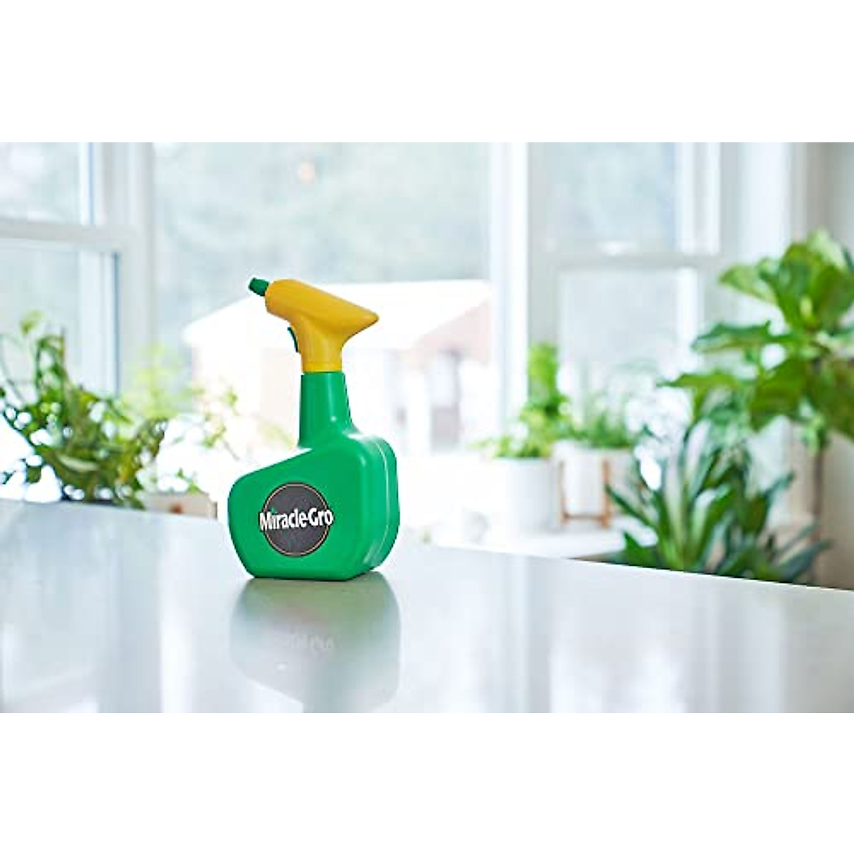 Miracle-Gro 190518 Battery Powered 48 oz. Handheld Sprayer, Green