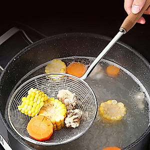 Spider Strainer, Cooking Spider, 5.5 Inch Spider Strainer Skimmer, Strainer with Wood Handle, Fryer Scoop Strainers for Kitchen Pasta Strainer Slotted Spoon Wire Strainer Ladle for Cooking
