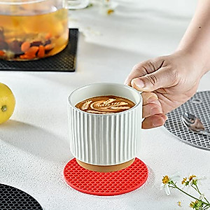 Silicone Trivet Mat, Vituer 4PCS Trivets for Hot Dishes, Non-Slip & Heat Resistant Kitchen Hot Pads for Countertops & Table, Food Grade Silicone & BPA Free Kitchen Trivet - (1 Squared + 3 Round)