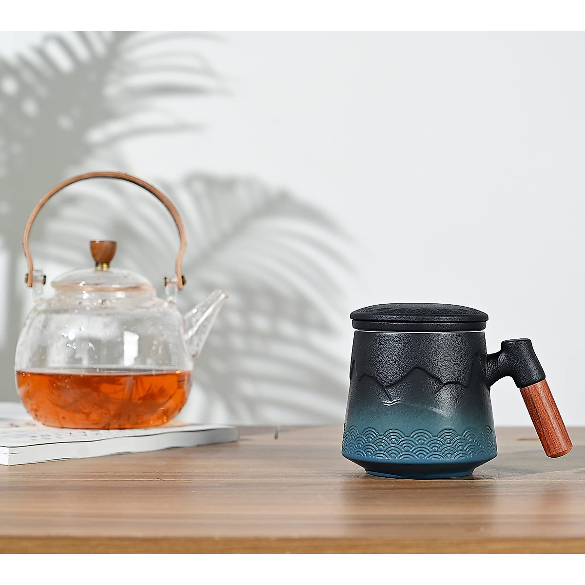 NCQIXIAO Tea Cup with Infuser and Lid, Gradual Mountain and Spray Tea Mug Cups with Infuser, Wood Handle Ceramic Coffee Mug with Lid Tea 430ml/14.50 OZ (Gradient Blue)