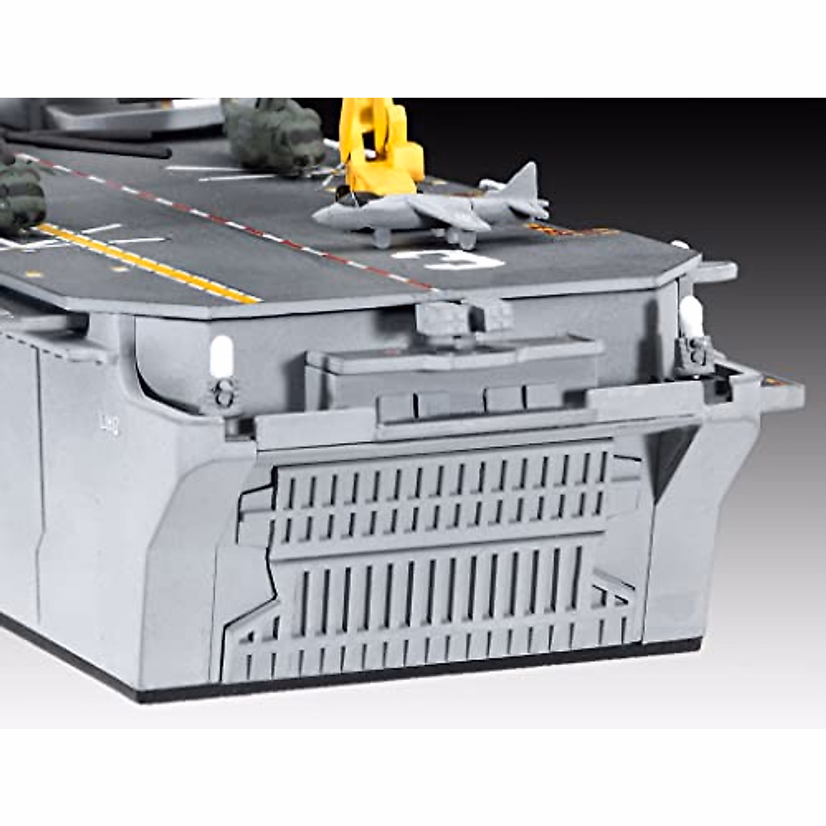 Revell 05178 Assault Carrier USS WASP Class 1:700 Scale Model Kit