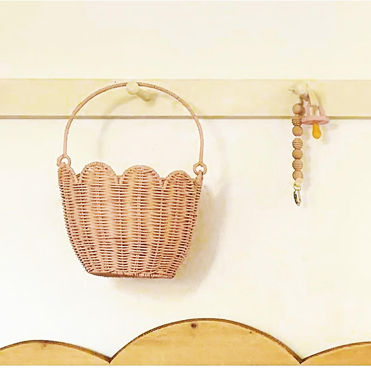 Scalloped Edge Round Basket with Handle, Super Sturdy Wicker Storage Baskets, Garden Vegetable Basket Hand Woven Baskets for Shelves,Natural Baskets for Organizing (Rattan 7.8"*7.8"*7")
