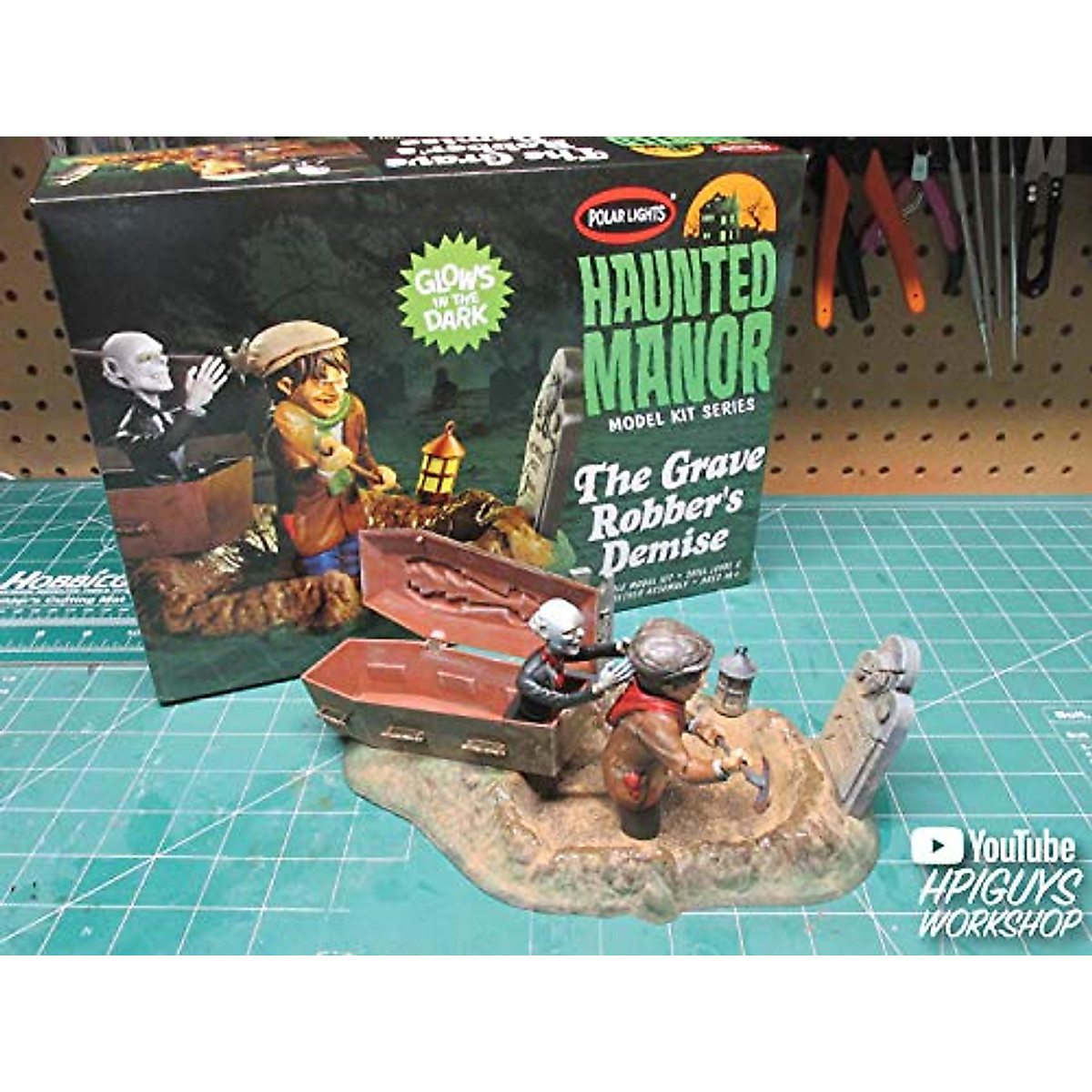 Polar Lights Disney Haunted Mansion: The Grave Robber's Demise/Grave Robbers Reward 1:12 Scale Diorama Model Kit with Moveable Parts