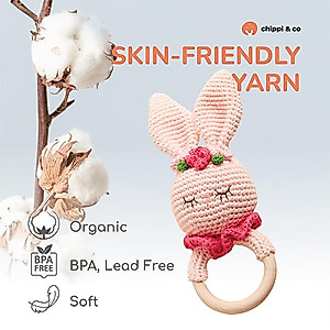 Chippi & Co Crochet Wooden Baby Rattle, Crochet Baby Toys Stuffed Animals Easter Gifts for Kids, Wooden Newborn Toys, Easter Basket Stuffers, Basket Filler for Girls, Boys, Bunny Decor (Clover Bunny)