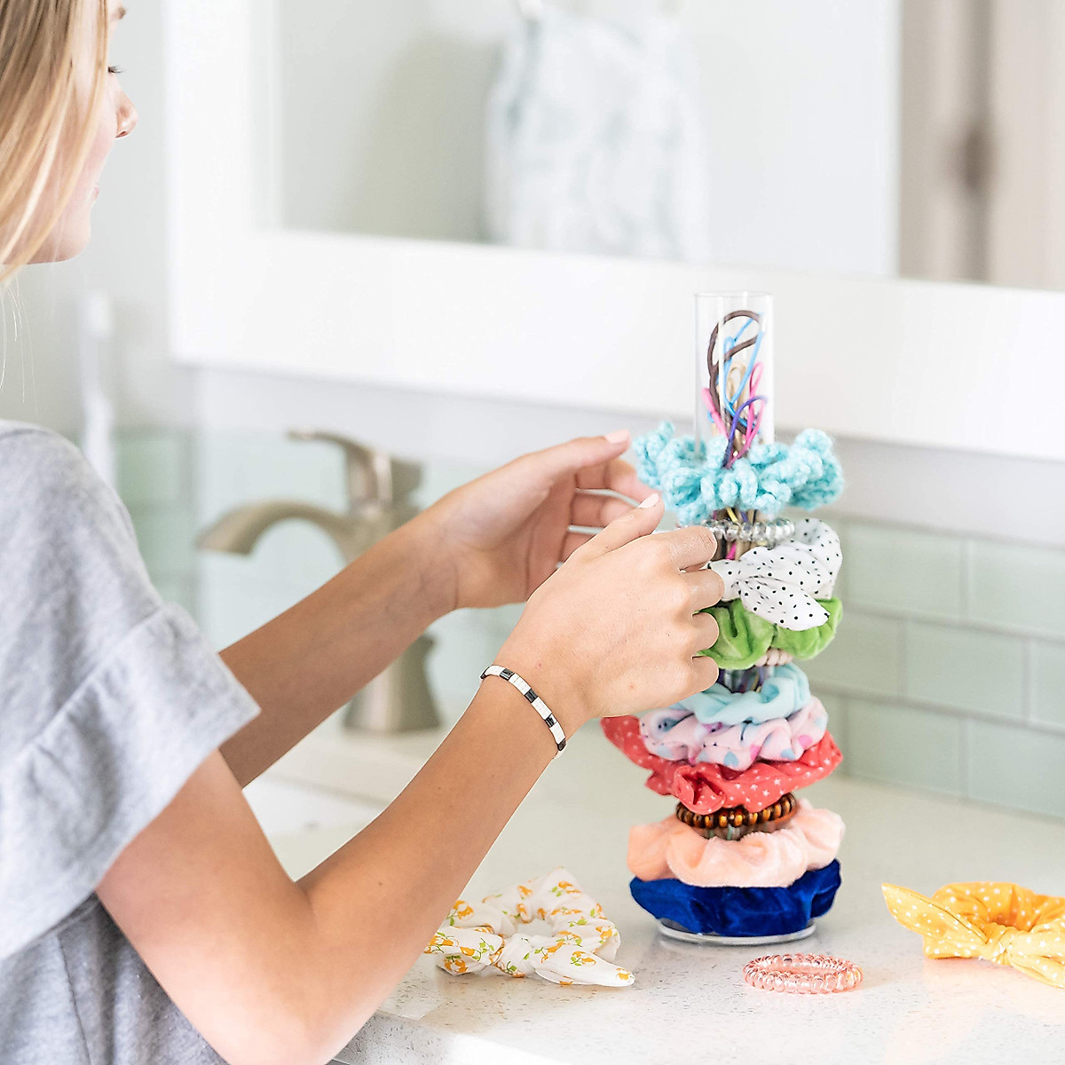 Kingdom Décor Scrunchie Holder Stand, Acrylic Scrunchy Display, 12 Inch Clear Hair Tie Accessories Organizer, Teen Girl Bracelet Organizers, Cute Room Decor for Teen Girls, VSCO Stuff