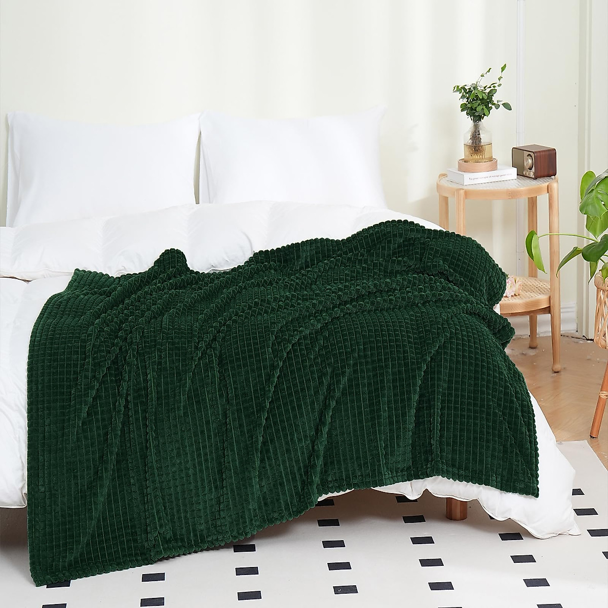 Puncuntex Flannel Fleece Throw Blanket Dark Green 60"×80",Super Soft Plush Cozy Blanket with Square 3D Jacquard Grid Design Luxury for Couch Sofa Chair