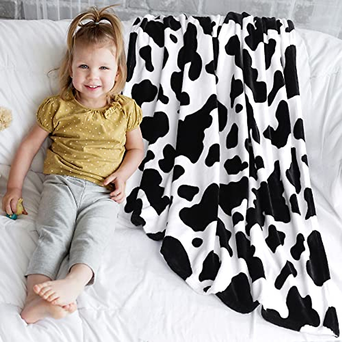 PiccoCasa Cow Printed Blanket, Soft 300GSM Fleece Flannel Throw Blanket Lightweight Cute Comfy Warm Cow Texture Black and White Cowhide Blankets for Couch Sofa Bed Office 39" x 51"