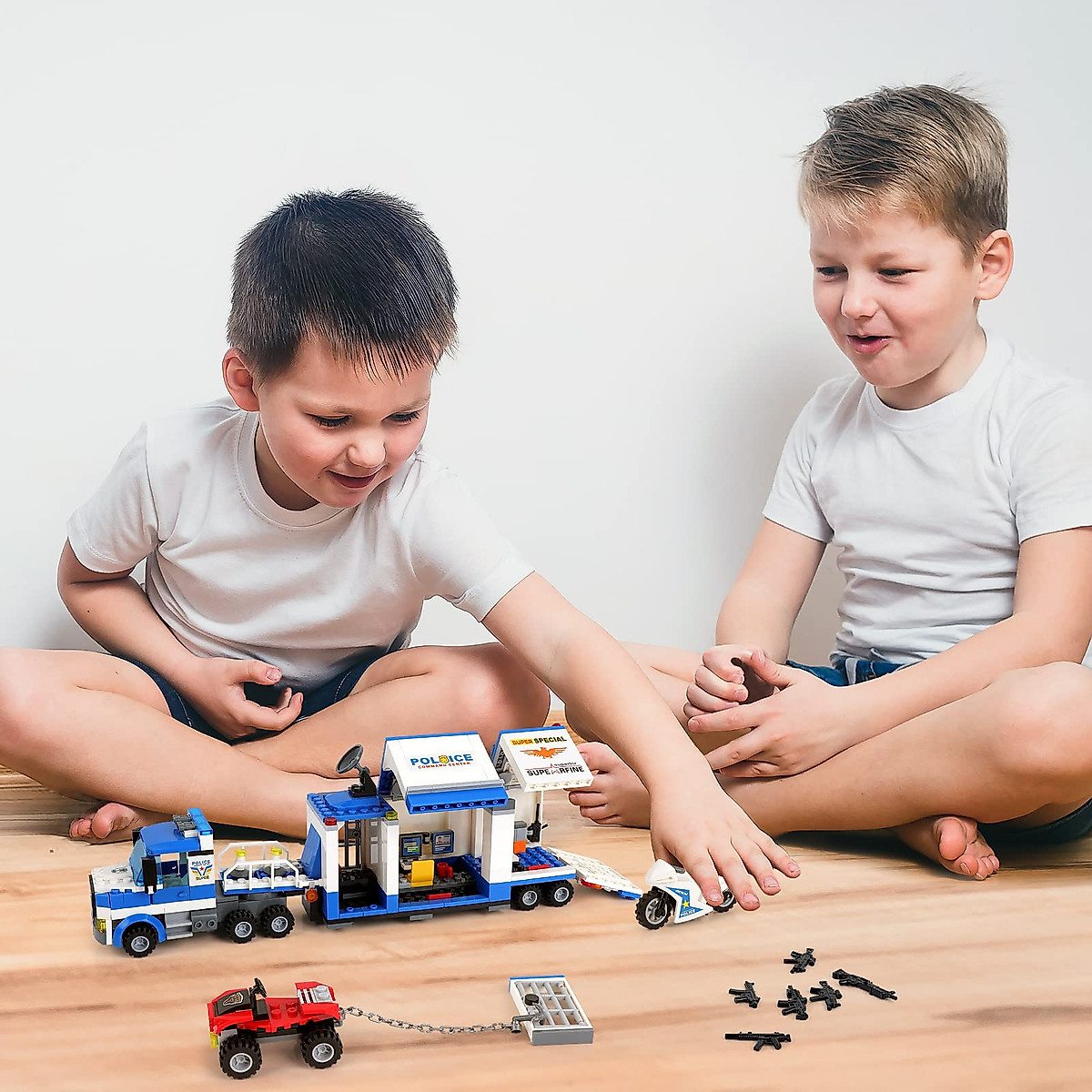 City Police Mobile Command Center Truck Building Blocks Kit Toys, Police Vehicles Series Prison Break Jail Set with Action Cop Motorbike, ATV, Arms Play Set for Boys and Kids Age 5+ (483 Pieces)