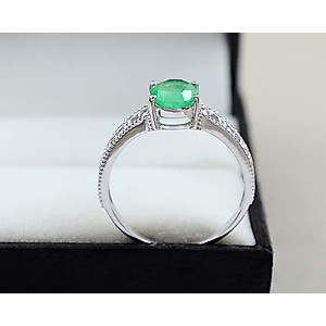 9X7 MM Natural Green Zambian Emerald Oval Cut May Birthstone 925 Sterling Silver Solitaire Unisex Proposal Ring Love and Friendship Gift For Girlfriend (Rhodium Plated Silver, 7)