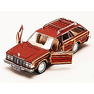 1979 Chrysler Lebaron Town & Country Wagon, Red with Woodie Siding Motormax 73331 - 1/24 Scale Diecast Model Car