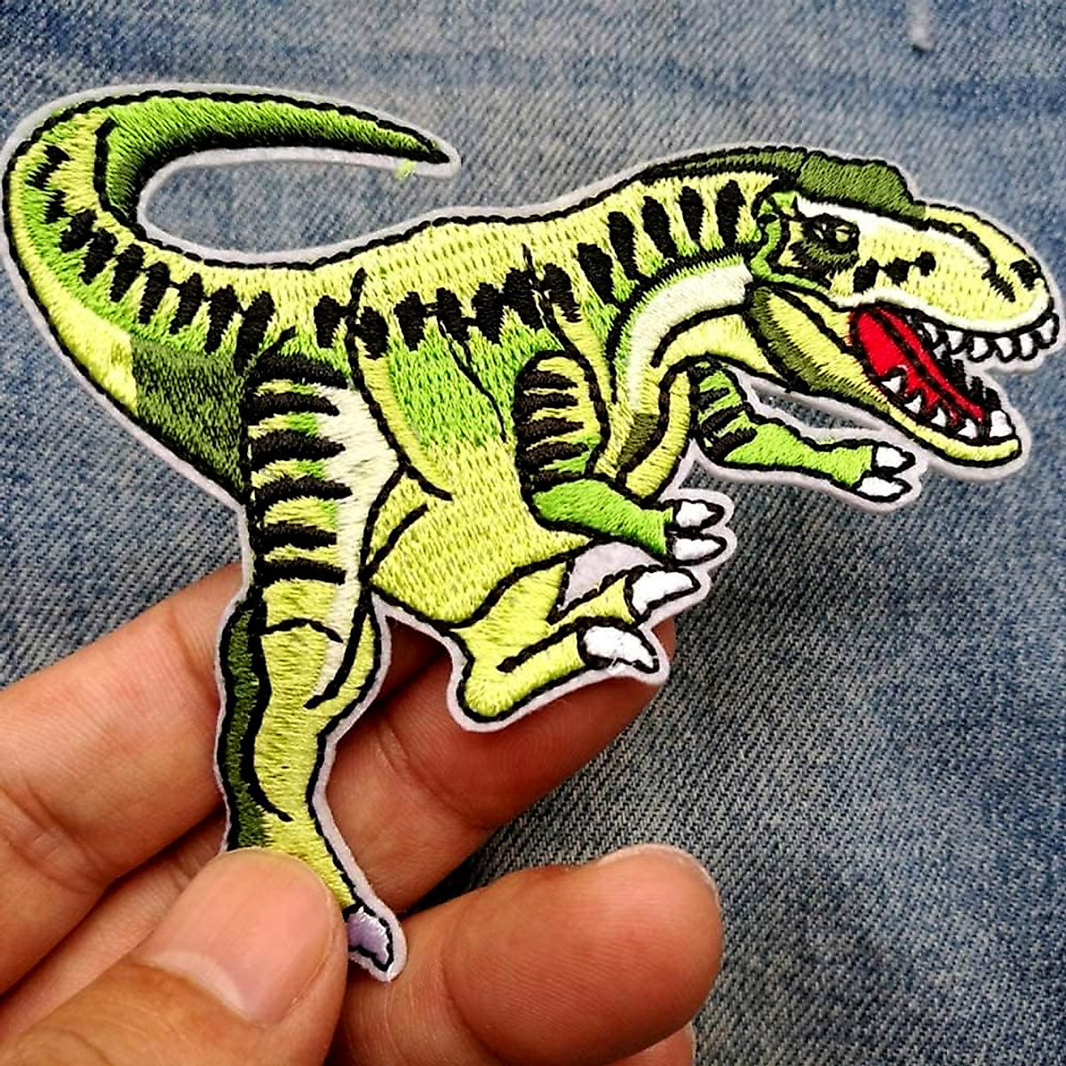15Pcs Dinosaurs Iron on Patches Embroidered Fabric Stickers Realistic Dinosaur Pattern Sewing Patches DIY Appliques for Kids Teens Embroidered Applique Patches for T-Shirt Clothes Bags Hats