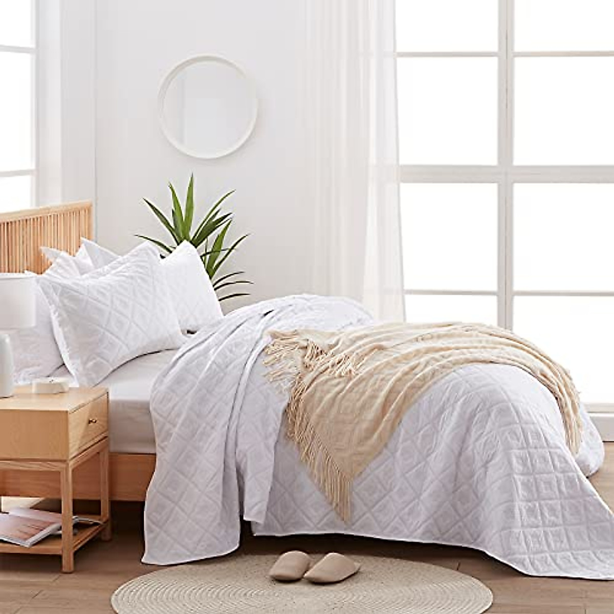 SunStyle Home Queen Size Quilt Bedding Set Lightweight Summer Quilt Geometric Pattern Soft Bedspread Modern Style Coverlet Set for All Seasons, 3 Pieces White (1 Quilt, 2 Pillow Shams)