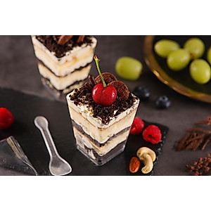 YunKo 5oz Square Clear Plastic Dessert Cups with Lids and Spoons, Mini Parfait Cups for Cheesecake, Yogurt, Jello, Mousse, and Snacks