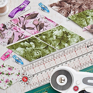 SINGER Quilting Tool Kit with 24-Count Fabric Clips, 24-Inch Folding Ruler, and 45mm Rotary Cutter - Quilting Supplies for Patternmaking, Sewing, Fabric Work