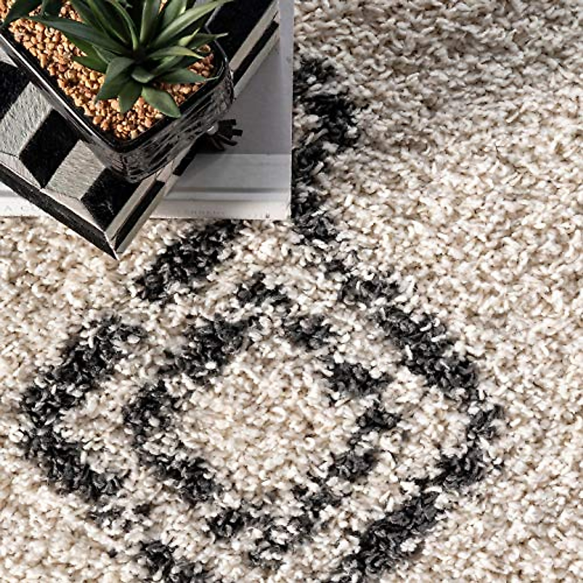 nuLOOM Mackie Moroccan Diamond Tassel Shag Area Rug, 5' 3" x 7' 7", Off-white