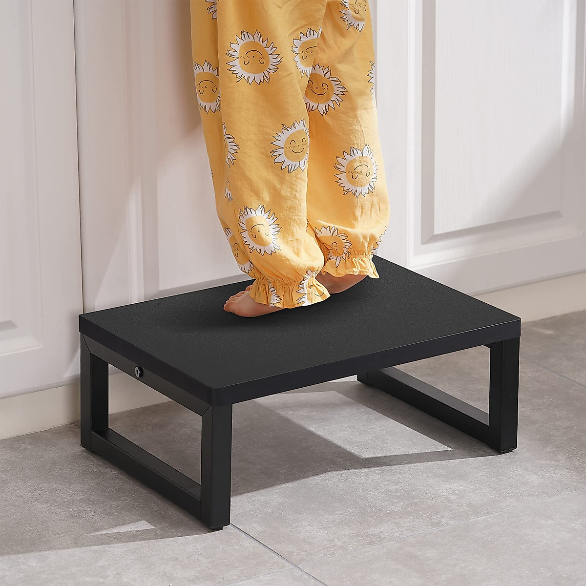 Snughome Wooden Step Stools for Adults Kids, Solid Portable Wooden Bedside Step Stool Adults Hold Up to 350 lb, One Step Foot Stool for Kitchen, Bedroom, Living Room, Bathroom - Self-Assembly(Black)