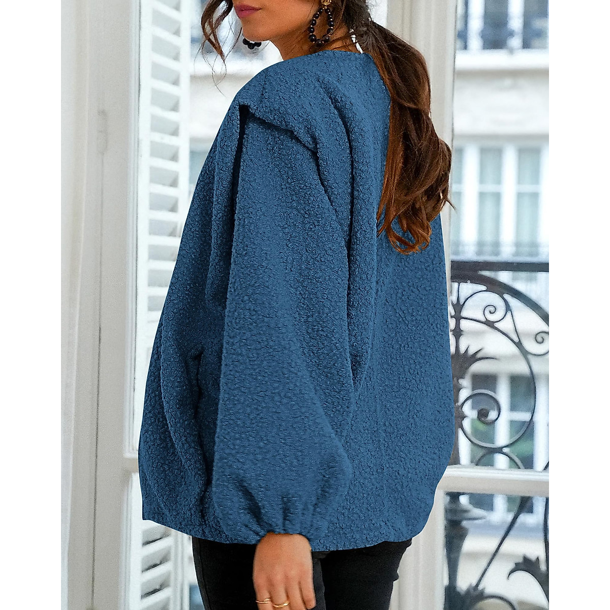 KIRUNDO Women's 2024 Fall Winter Sherpa Fleece Jacket Faux Wool Embedded Lantern Sleeve Casual Loose Outwear With Pockets(Blue, Small)