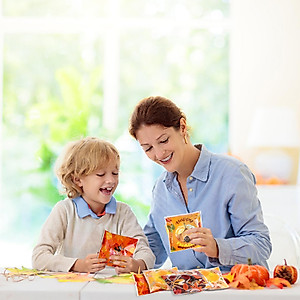 DERAYEE Fall Treat Bags, 400 Pcs Self Sealing Cellophane Cookie Bags Pumpkin Maple Leaves Clear Candy Bags Plastic Self-Adhesive Goodie Gift Bag for Thanksgiving Party Favor Autumn Party Supplies (3.9 x 3.9 Inch)